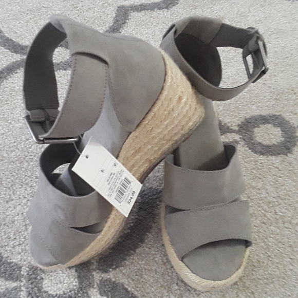 Universal Thread | Shoes | Wedges | Poshmark